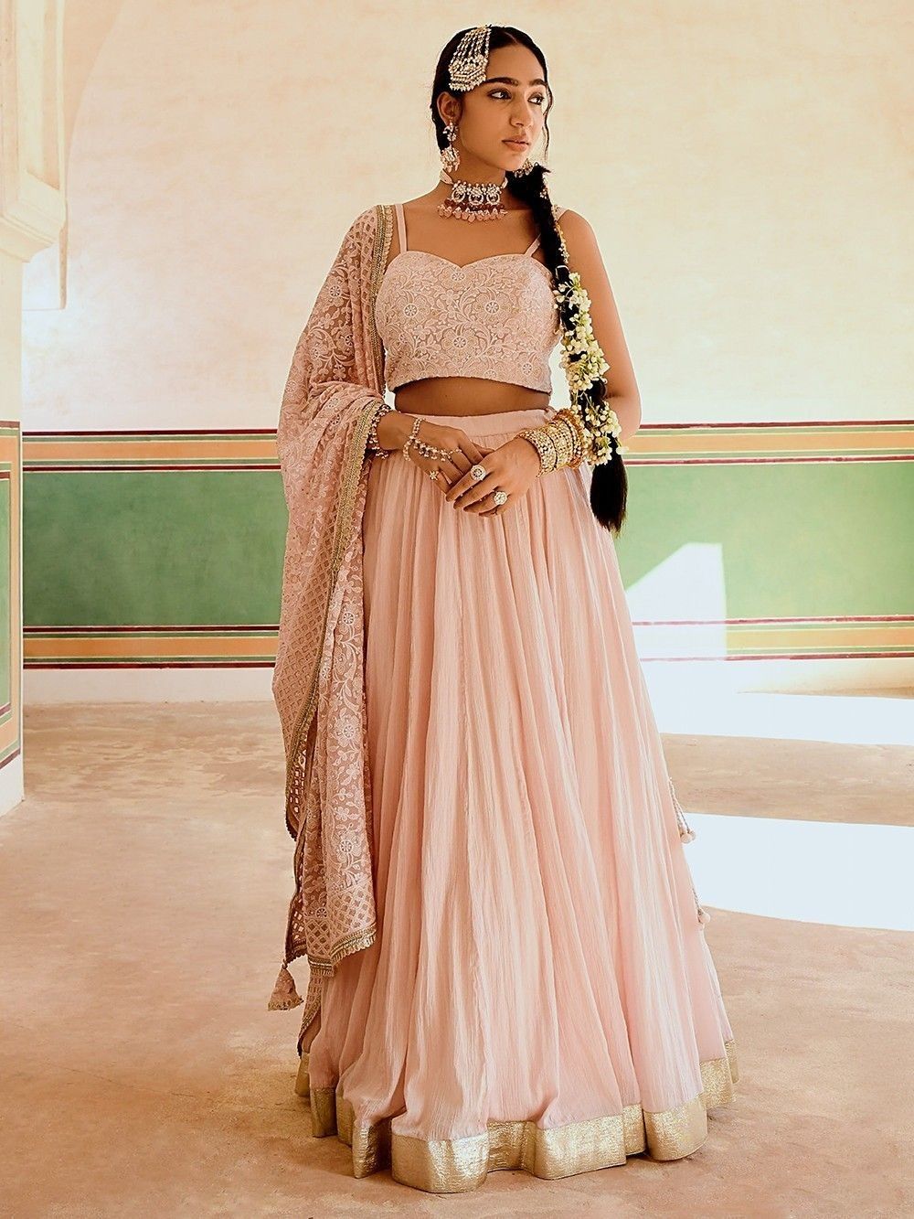 Minimal Wedding Looks: A Guide to Stunning Yet Simple Wedding Dresses ...