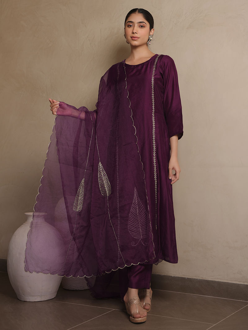 The Best Durga Puja Suit Set to Flaunt Your Festive Side! Slay the ...