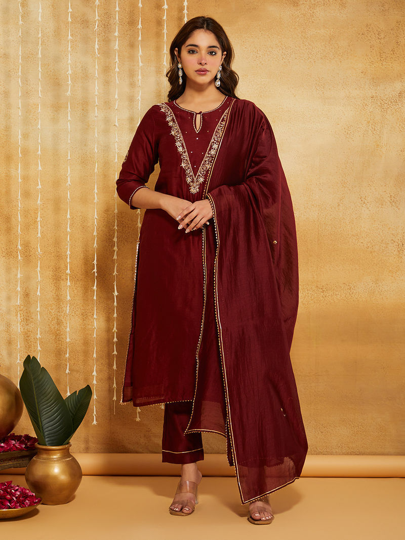 Women Ethnic Wear For New Year 2026: Celebrate In Style With The Loom